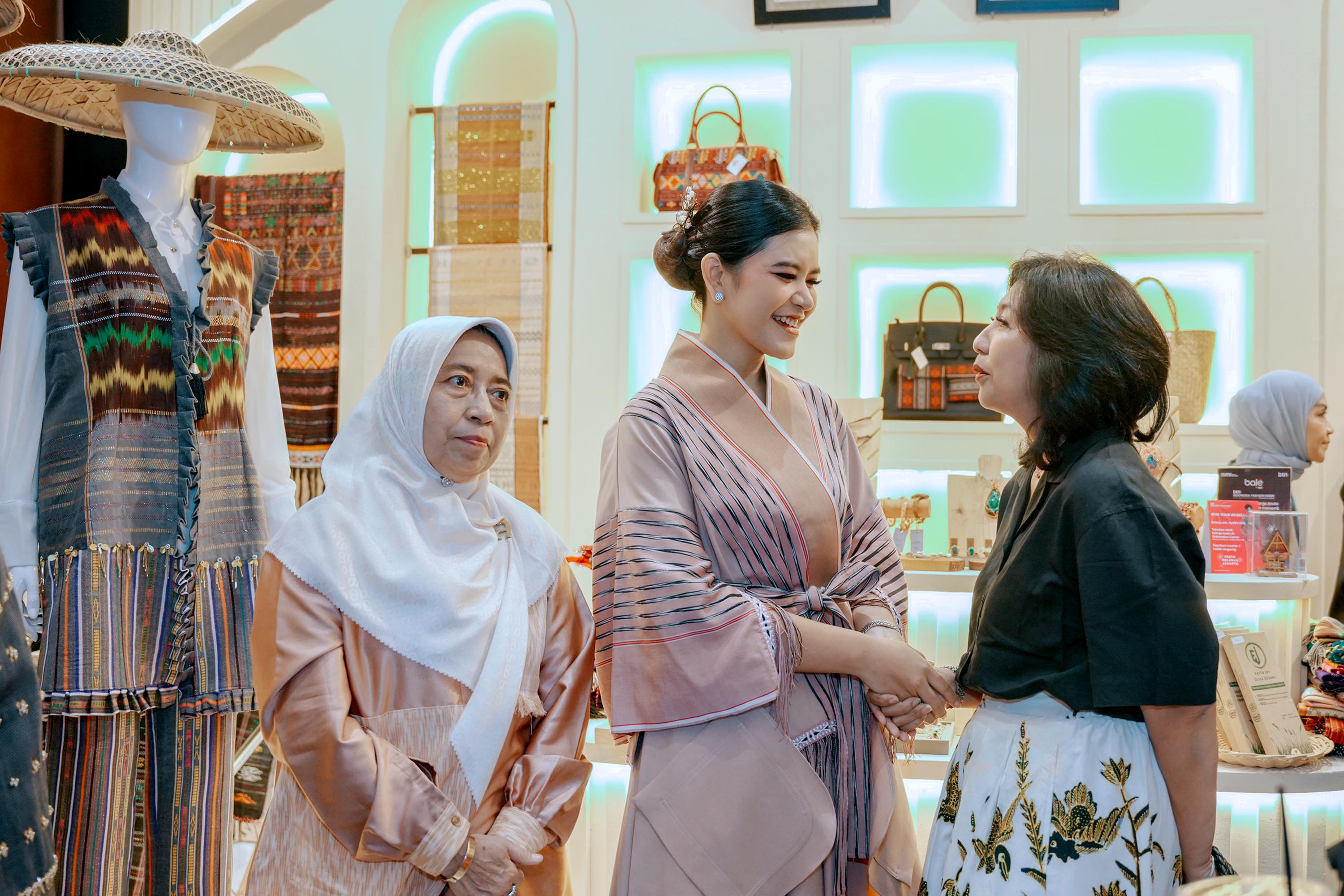 Kahiyang Ayu Kenalkan Warisan Budaya Sumut di Ajang Indonesia Fashion ...